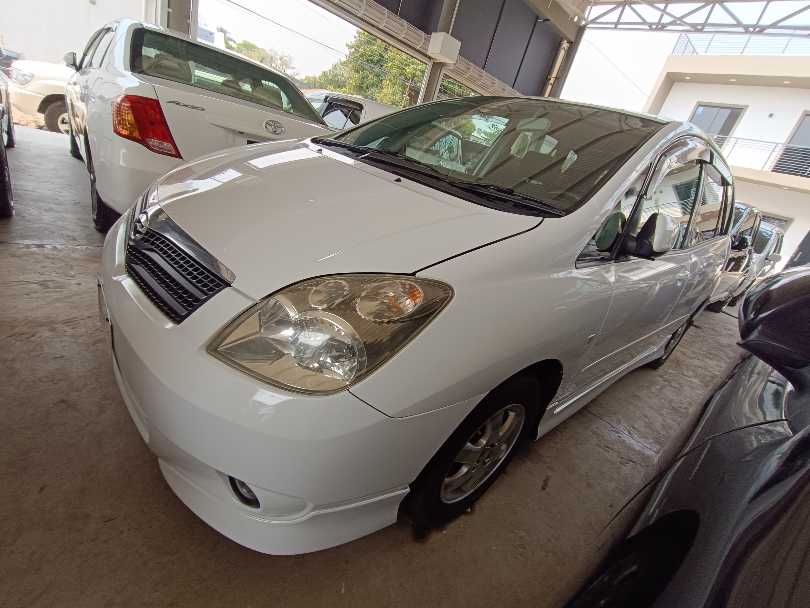 Joguapp - ¡EXPERIMENTA EL ESPACIO Y CONFORT CON EL TOYOTA SPACIO 2006! 🚗